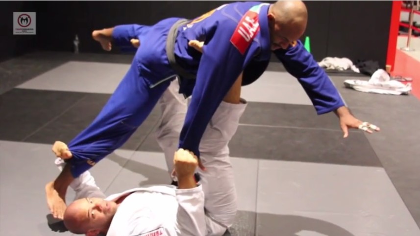 BARRIDA SUPERMAN A KNEEBAR CON LUCIO LAGARTO - Pasando Guardia